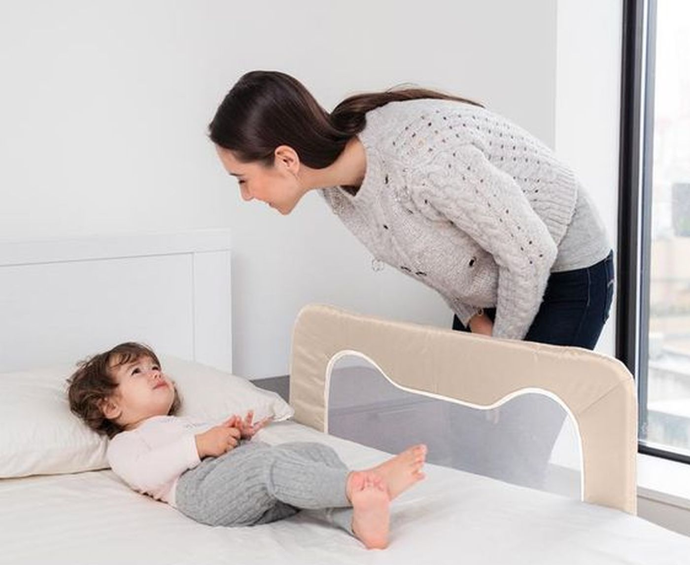 O bariera de protectie pentru pat face "delimitarea" intre siguranta si ...